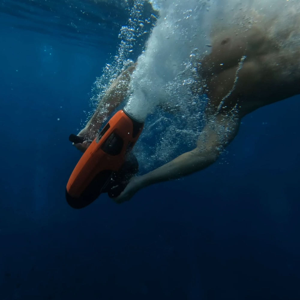 SUBLUE Vapor Pump-Jet Underwater Scooter | 10 km/h, 60-min Ride ...